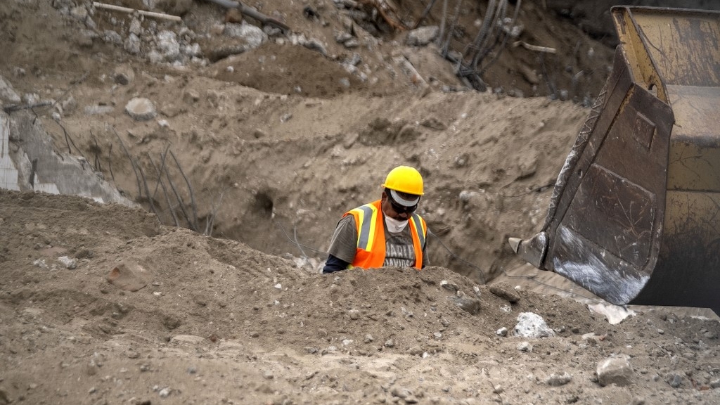 Mexico unveils $14-billion investment plan to boost economy