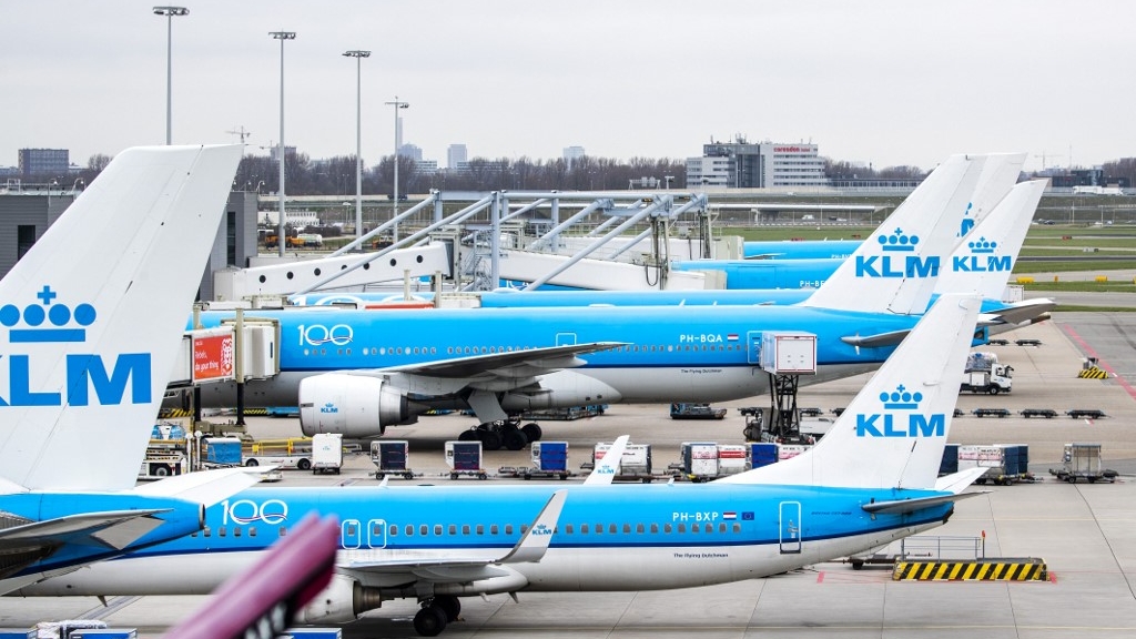 Dutch government backs KLM bailout after pilots agree to pay cut