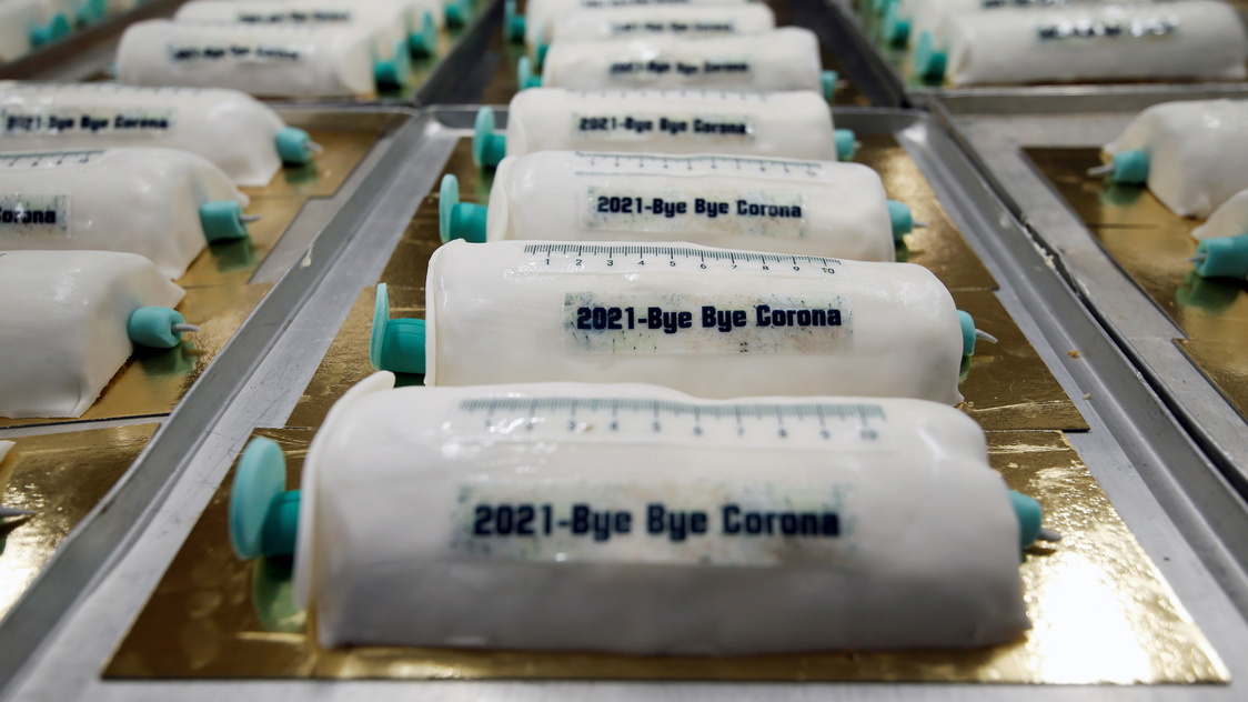 This German bakery makes vaccination syringe cakes