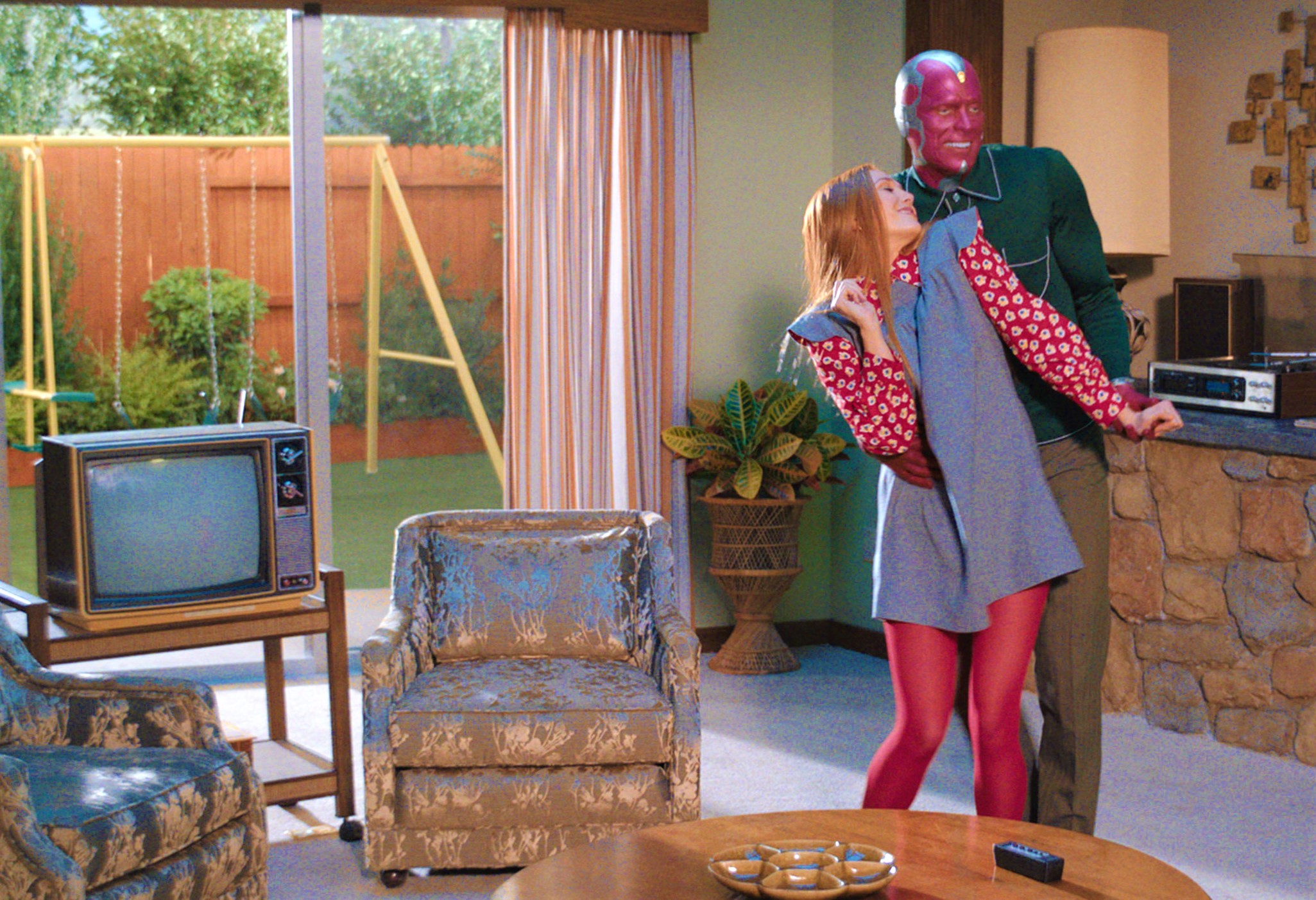 [Only IN Hollywood] Elizabeth Olsen and Paul Bettany on their ‘Wanda ...