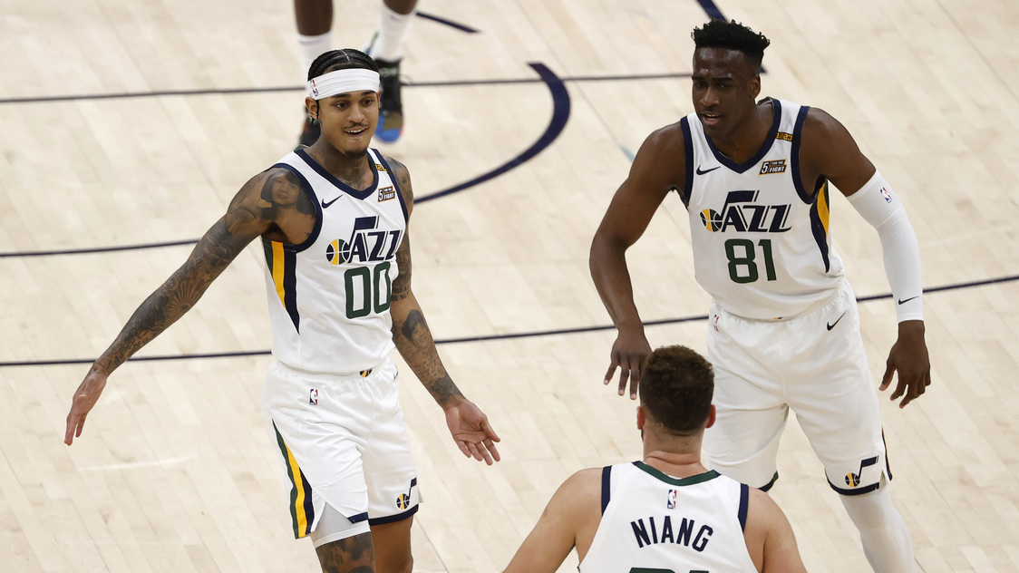 Jordan Clarkson stars as Jazz down Hawks for 13th win in 14 games