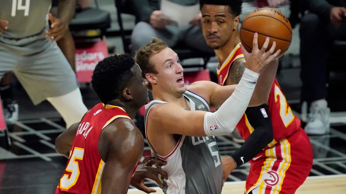 Clippers rally in 2nd half to defeat Hawks