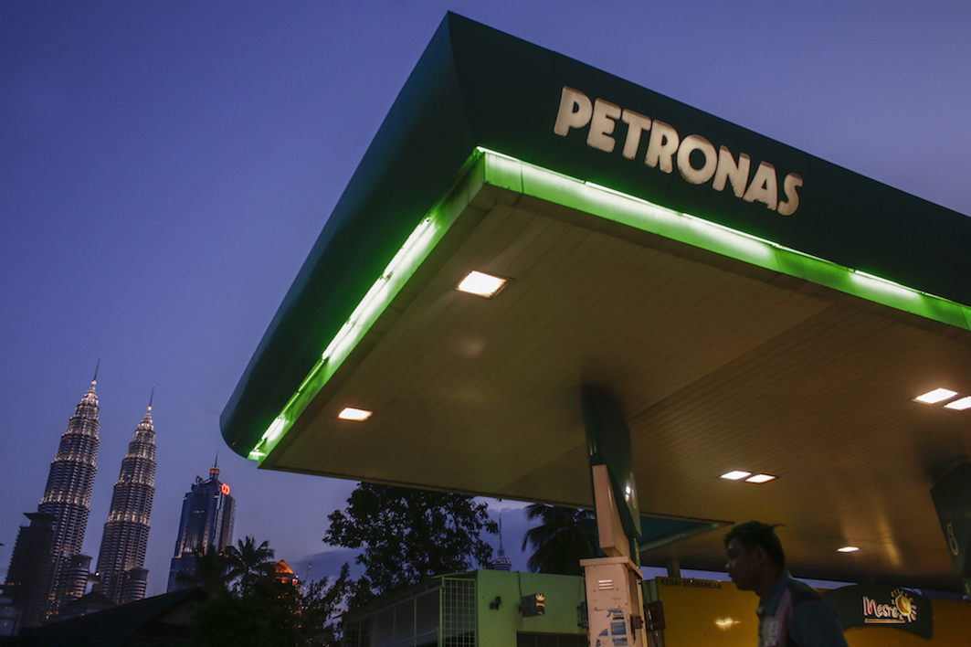 Profit plunges for Malaysia's Petronas on low oil prices