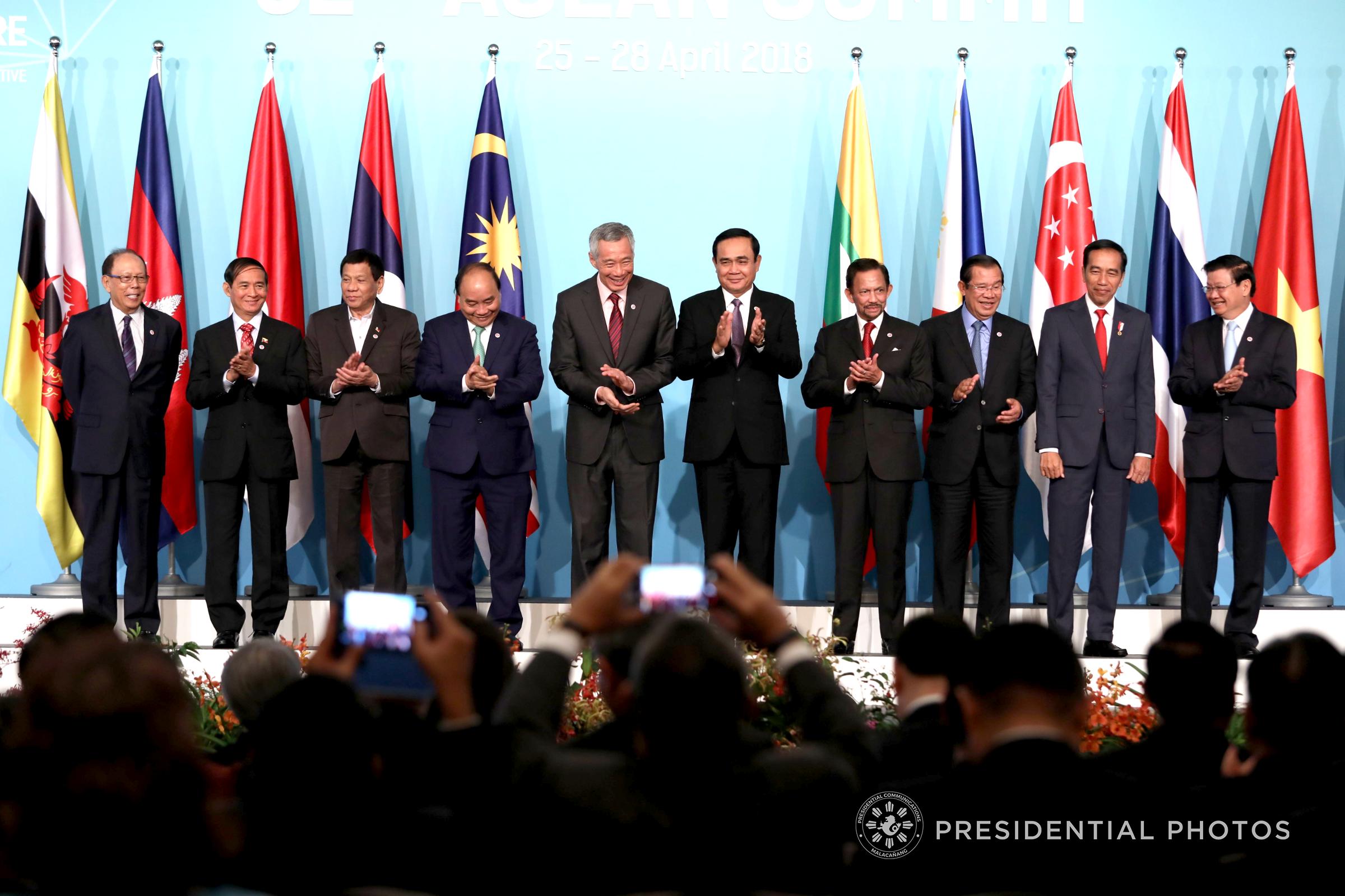Duterte Arrives In Singapore For Asean Summit
